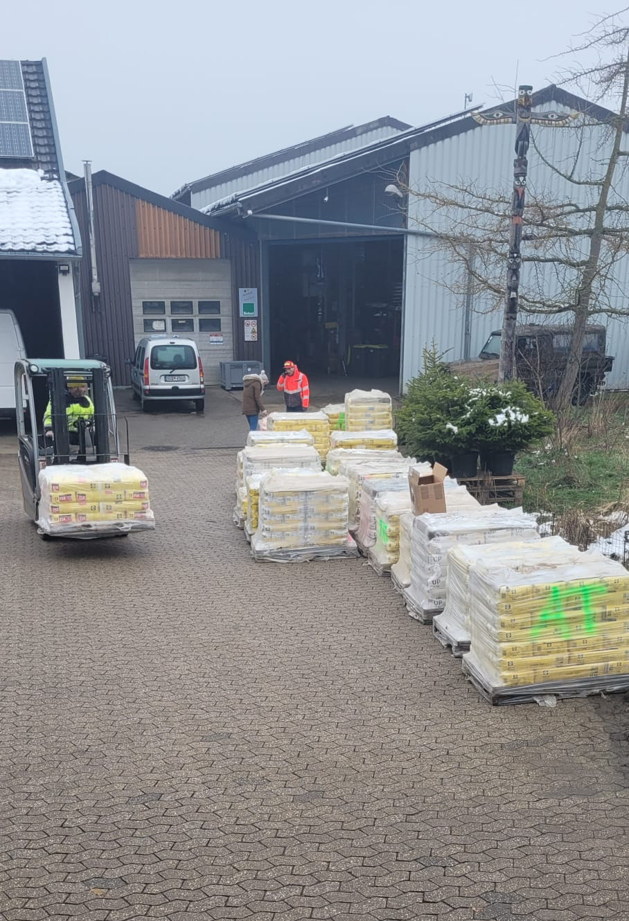 Rohrdorfer spendet 28 Tonnen Baustoffe für den Wiederaufbau im Ahrtal ...
