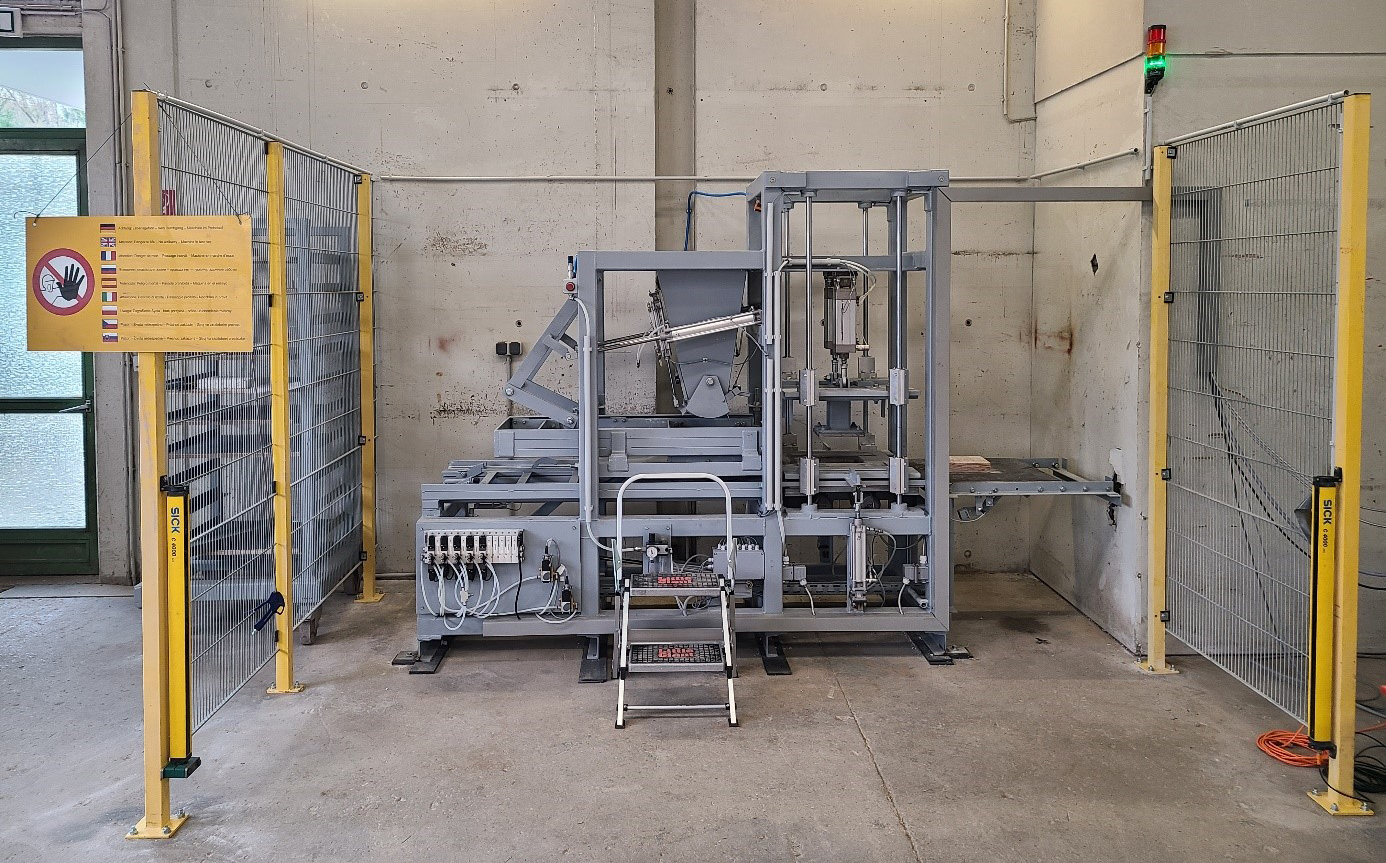 Rohrdorfer Baustofftechnik nimmt Laborpflastersteinmaschine in Betrieb ...